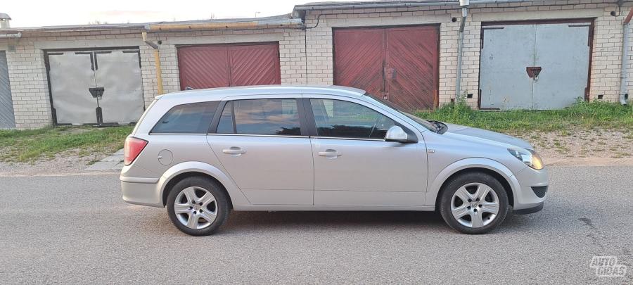 Grey Opel Astra 2010 in Druskininkai, with an engine capacity of 1.70 L and mileage of 245 thousand km for 400 €, photo 5 on AUTOMOTO.COM.LV