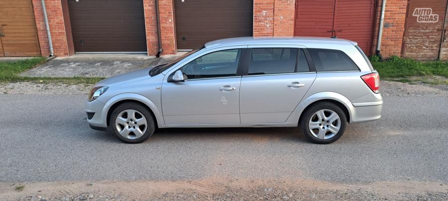 Grey Opel Astra 2010 in Druskininkai, with an engine capacity of 1.70 L and mileage of 245 thousand km for 400 €, photo 6 on AUTOMOTO.COM.LV