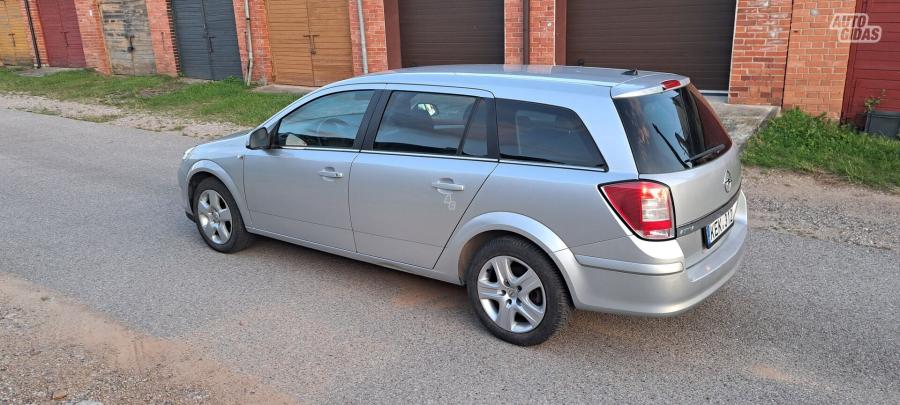 Grey Opel Astra 2010 in Druskininkai, with an engine capacity of 1.70 L and mileage of 245 thousand km for 400 €, photo 7 on AUTOMOTO.COM.LV