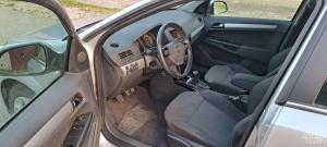 Grey Opel Astra 2010 in Druskininkai, with an engine capacity of 1.70 L and mileage of 245 thousand km for 400 €, photo 11 on AUTOMOTO.COM.LV