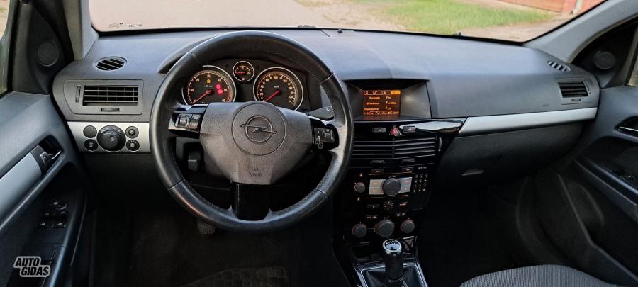 Grey Opel Astra 2010 in Druskininkai, with an engine capacity of 1.70 L and mileage of 245 thousand km for 400 €, photo 12 on AUTOMOTO.COM.LV