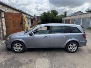 Pelēks Opel Astra 2010 Rokiškis, ar dzinēja tilpumu 1.69 L un nobraukumu 273 tūkst. km par 1700 €, foto 3 vietnē AUTOMOTO.COM.LV
