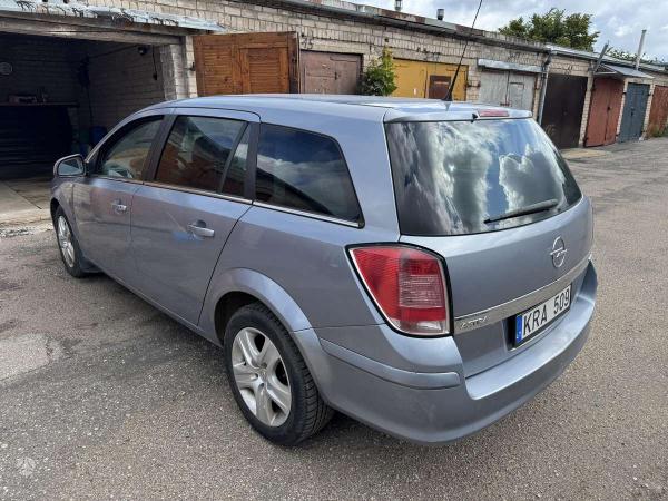 Pelēks Opel Astra 2010 Rokiškis, ar dzinēja tilpumu 1.69 L un nobraukumu 273 tūkst. km par 1700 €, foto 3 vietnē AUTOMOTO.COM.LV