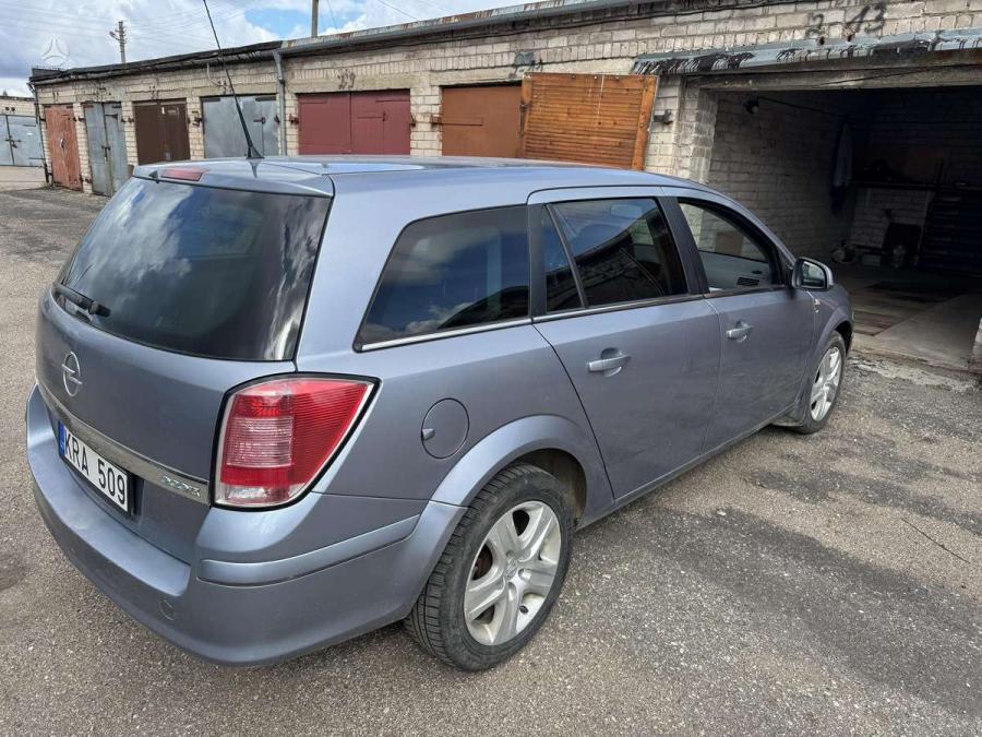 Pelēks Opel Astra 2010 Rokiškis, ar dzinēja tilpumu 1.69 L un nobraukumu 273 tūkst. km par 1700 €, foto 5 vietnē AUTOMOTO.COM.LV
