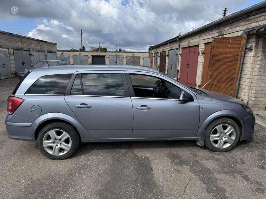 Pelēks Opel Astra 2010 Rokiškis, ar dzinēja tilpumu 1.69 L un nobraukumu 273 tūkst. km par 1700 €, foto 8 vietnē AUTOMOTO.COM.LV