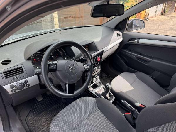 Pelēks Opel Astra 2010 Rokiškis, ar dzinēja tilpumu 1.69 L un nobraukumu 273 tūkst. km par 1700 €, foto 8 vietnē AUTOMOTO.COM.LV
