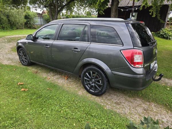 Grey Opel Astra 2010 in Riga, with an engine capacity of 1.70 L and mileage of 214 thousand km for 3000 €, photo 1 on AUTOMOTO.COM.LV