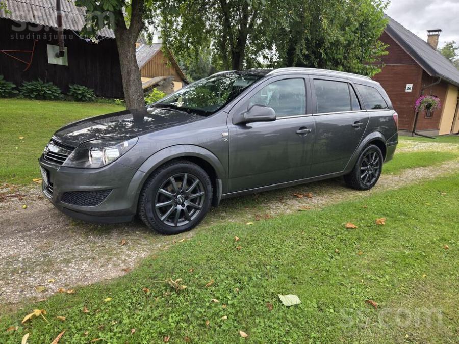Grey Opel Astra 2010 in Riga, with an engine capacity of 1.70 L and mileage of 214 thousand km for 3000 €, photo 3 on AUTOMOTO.COM.LV