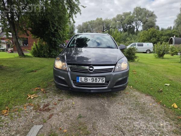 Grey Opel Astra 2010 in Riga, with an engine capacity of 1.70 L and mileage of 214 thousand km for 3000 €, photo 4 on AUTOMOTO.COM.LV