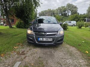 Grey Opel Astra 2010 in Riga, with an engine capacity of 1.70 L and mileage of 214 thousand km for 3000 €, photo 4 on AUTOMOTO.COM.LV