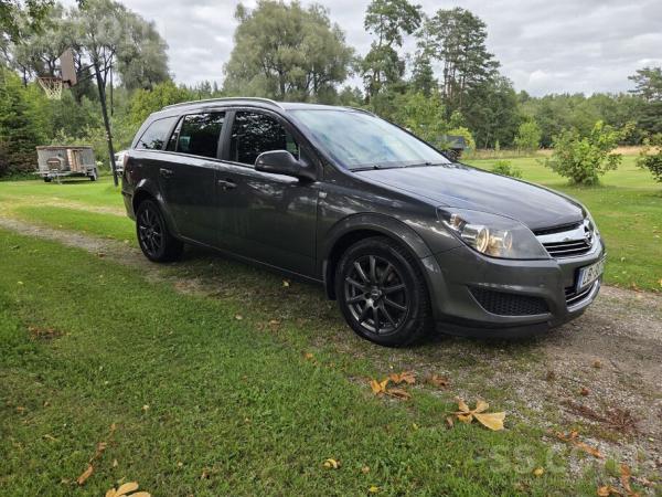 Grey Opel Astra 2010 in Riga, with an engine capacity of 1.70 L and mileage of 214 thousand km for 3000 €, photo 6 on AUTOMOTO.COM.LV