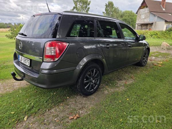 Grey Opel Astra 2010 in Riga, with an engine capacity of 1.70 L and mileage of 214 thousand km for 3000 €, photo 7 on AUTOMOTO.COM.LV