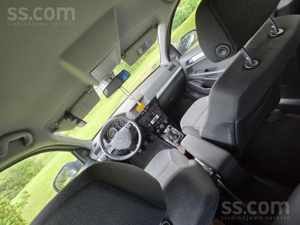 Grey Opel Astra 2010 in Riga, with an engine capacity of 1.70 L and mileage of 214 thousand km for 3000 €, photo 11 on AUTOMOTO.COM.LV