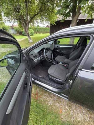 Grey Opel Astra 2010 in Riga, with an engine capacity of 1.70 L and mileage of 214 thousand km for 3000 €, photo 12 on AUTOMOTO.COM.LV