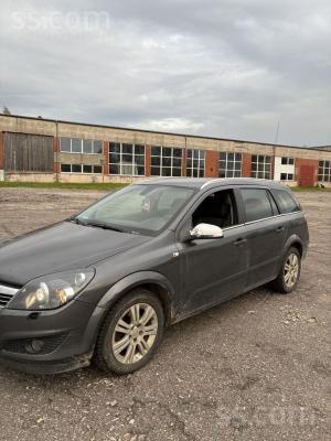 Opel Astra 2010 Limbaži vietnē Pelēks Opel Astra 2010 Limbaži, ar dzinēja tilpumu 1.70 L un nobraukumu 352 tūkst. km par 1700 €, foto 1 vietnē AUTOMOTO.COM.LV
