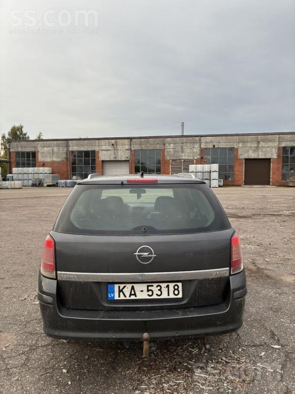 Pelēks Opel Astra 2010 Limbaži, ar dzinēja tilpumu 1.70 L un nobraukumu 352 tūkst. km par 1700 €, foto 4 vietnē AUTOMOTO.COM.LV