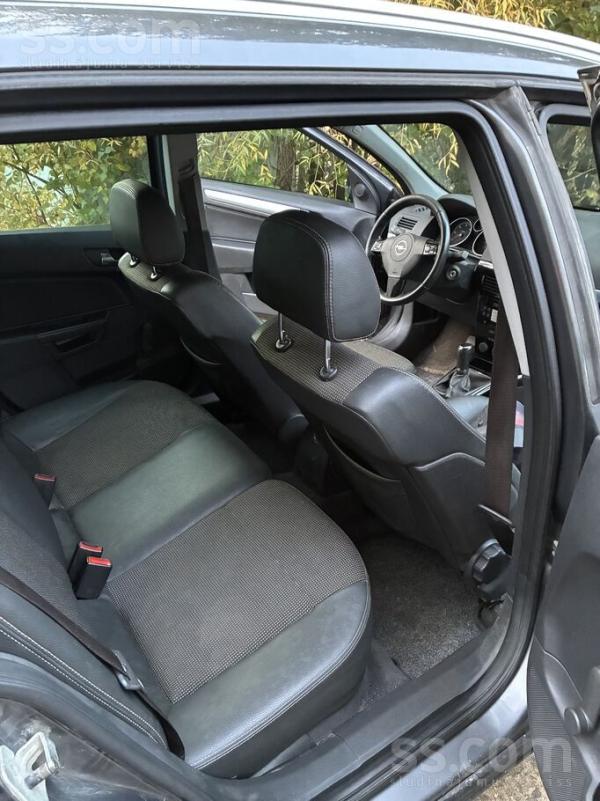 Pelēks Opel Astra 2010 Limbaži, ar dzinēja tilpumu 1.70 L un nobraukumu 352 tūkst. km par 1700 €, foto 5 vietnē AUTOMOTO.COM.LV