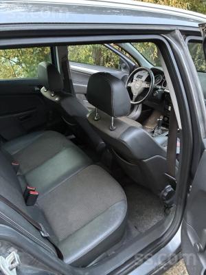 Grey Opel Astra 2010 in Limbazi, with an engine capacity of 1.70 L and mileage of 352 thousand km for 1700 €, photo 5 on AUTOMOTO.COM.LV