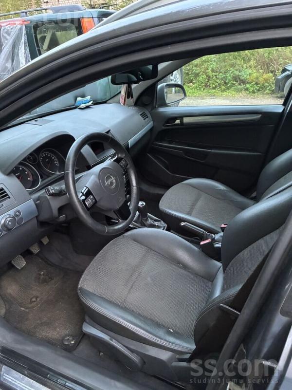 Pelēks Opel Astra 2010 Limbaži, ar dzinēja tilpumu 1.70 L un nobraukumu 352 tūkst. km par 1700 €, foto 6 vietnē AUTOMOTO.COM.LV