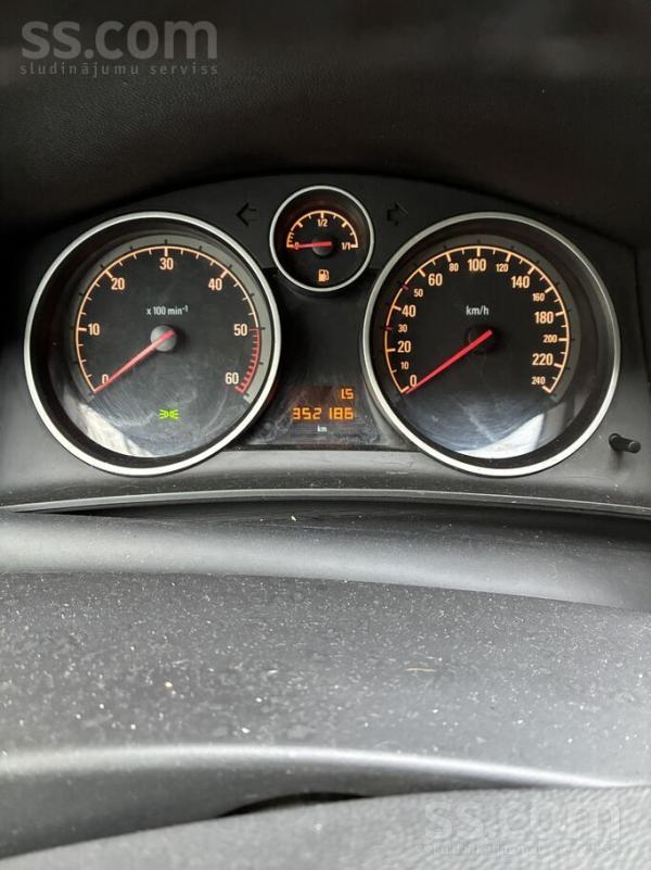 Pelēks Opel Astra 2010 Limbaži, ar dzinēja tilpumu 1.70 L un nobraukumu 352 tūkst. km par 1700 €, foto 7 vietnē AUTOMOTO.COM.LV