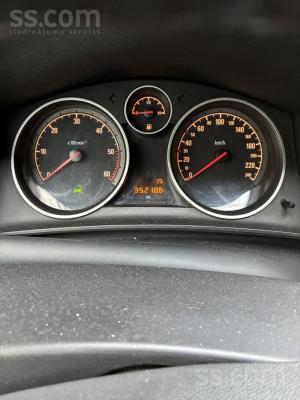 Grey Opel Astra 2010 in Limbazi, with an engine capacity of 1.70 L and mileage of 352 thousand km for 1700 €, photo 7 on AUTOMOTO.COM.LV