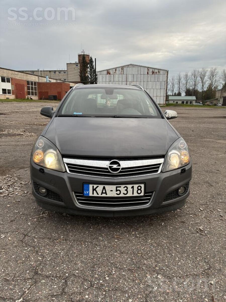 Grey Opel Astra 2010 in Limbazi, with an engine capacity of 1.70 L and mileage of 352 thousand km for 1700 €, photo 8 on AUTOMOTO.COM.LV