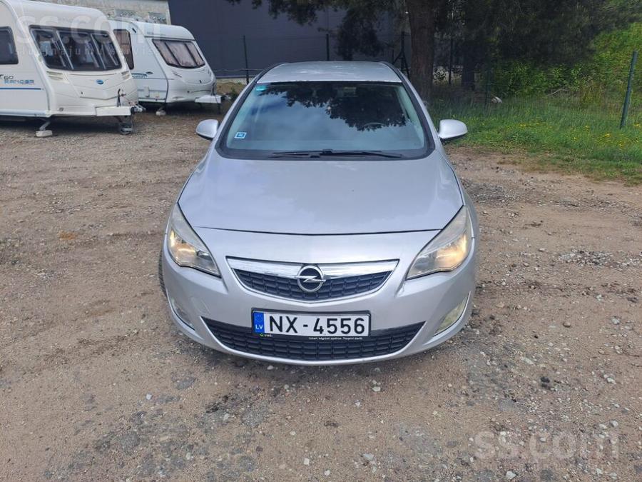 Grey Opel Astra 2011 in Daugavpils, with an engine capacity of 1.30 L and mileage of 316 thousand km for 2000 €, photo 1 on AUTOMOTO.COM.LV