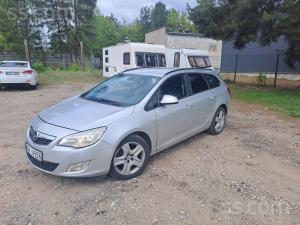 Grey Opel Astra 2011 in Daugavpils, with an engine capacity of 1.30 L and mileage of 316 thousand km for 2000 €, photo 2 on AUTOMOTO.COM.LV