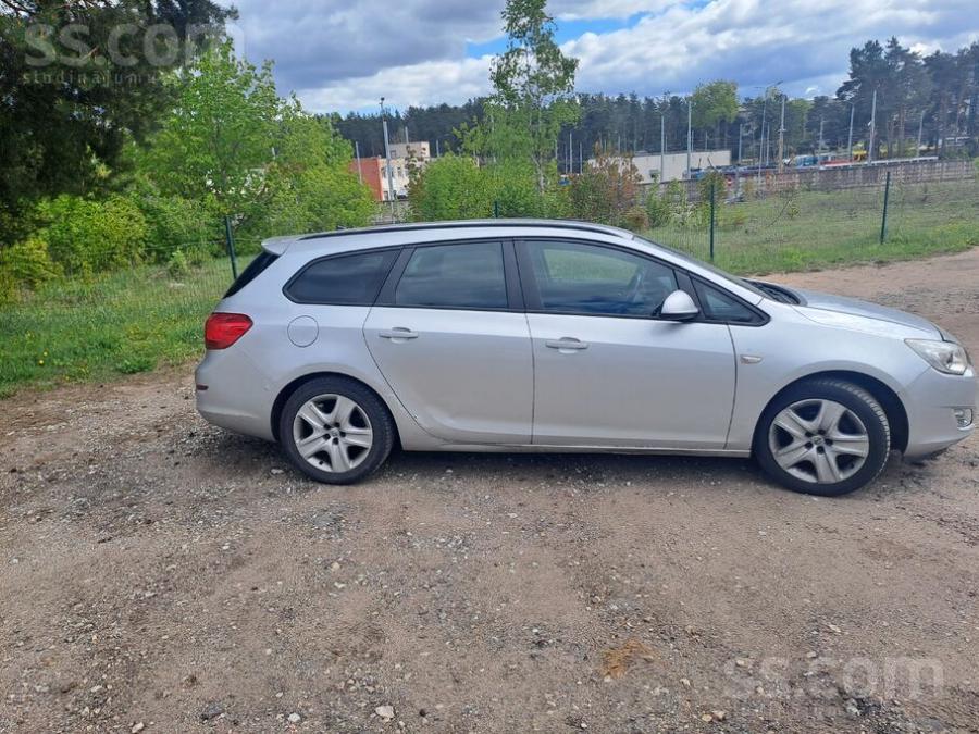 Grey Opel Astra 2011 in Daugavpils, with an engine capacity of 1.30 L and mileage of 316 thousand km for 2000 €, photo 4 on AUTOMOTO.COM.LV