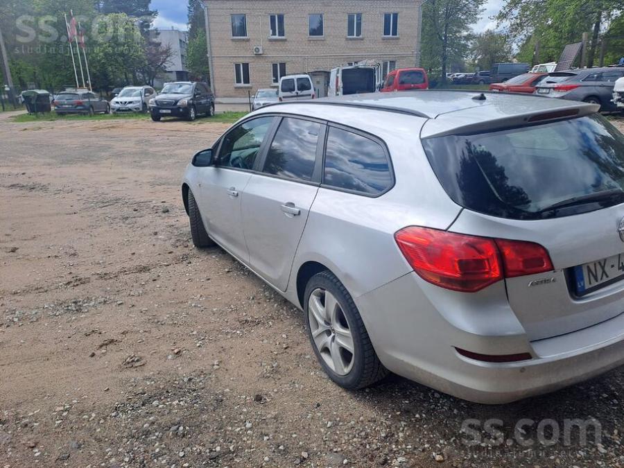 Grey Opel Astra 2011 in Daugavpils, with an engine capacity of 1.30 L and mileage of 316 thousand km for 2000 €, photo 8 on AUTOMOTO.COM.LV