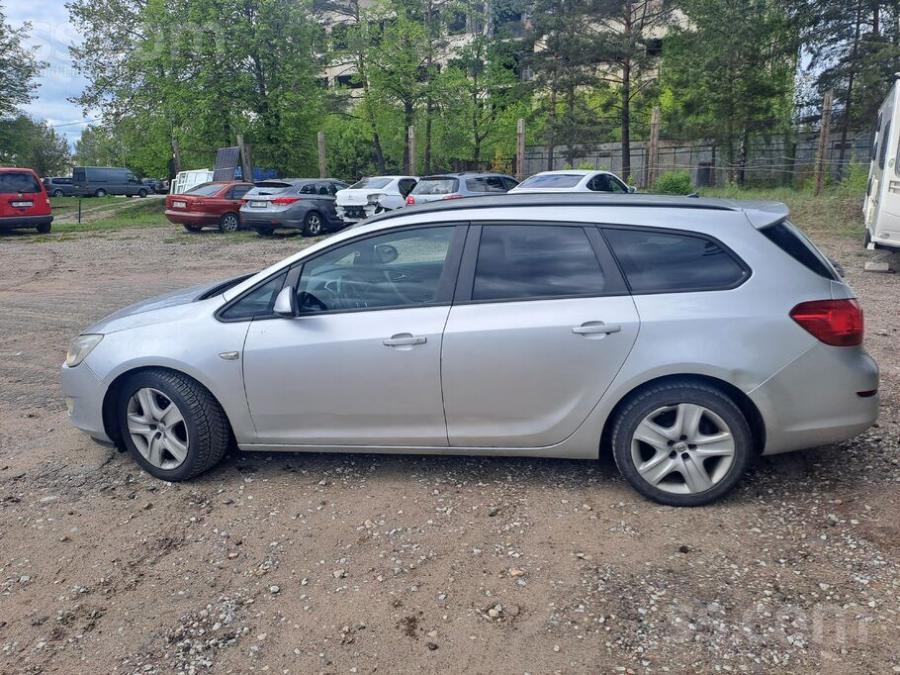 Grey Opel Astra 2011 in Daugavpils, with an engine capacity of 1.30 L and mileage of 316 thousand km for 2000 €, photo 12 on AUTOMOTO.COM.LV