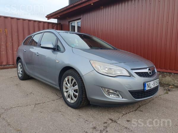 Grey Opel Astra 2011 in Liepaja, with an engine capacity of 1.70 L and mileage of 254 thousand km for 400 €, photo 1 on AUTOMOTO.COM.LV