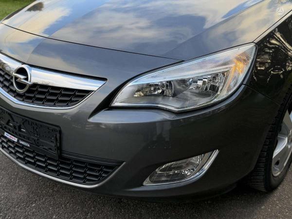 Pelēks Opel Astra 2011 Kretinga, ar dzinēja tilpumu 1.40 L un nobraukumu 198 tūkst. km par 4300 €, foto 4 vietnē AUTOMOTO.COM.LV