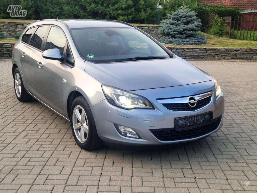 Pelēks Opel Astra 2011 Viļņa, ar dzinēja tilpumu 1.70 L un nobraukumu 276 tūkst. km par 3600 €, foto 1 vietnē AUTOMOTO.COM.LV
