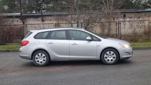 Grey Opel Astra 2011 in Vilnius, with an engine capacity of 1.69 L and mileage of 288 thousand km for 3200 €, photo 2 on AUTOMOTO.COM.LV