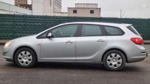 Grey Opel Astra 2011 in Vilnius, with an engine capacity of 1.69 L and mileage of 288 thousand km for 3200 €, photo 5 on AUTOMOTO.COM.LV
