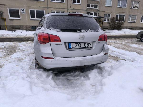 Pelēks Opel Astra 2011 Utena, ar dzinēja tilpumu 1.70 L un nobraukumu 315 tūkst. km par 2400 €, foto 4 vietnē AUTOMOTO.COM.LV