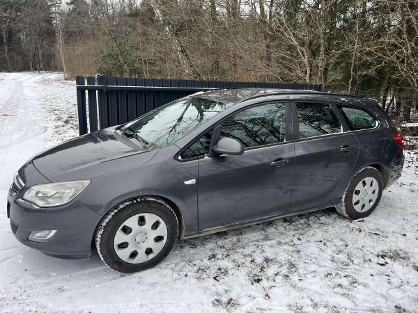 Pelēks Opel Astra 2011 Viļņa, ar dzinēja tilpumu 1.69 L un nobraukumu 200 tūkst. km par 1500 €, foto 1 vietnē AUTOMOTO.COM.LV