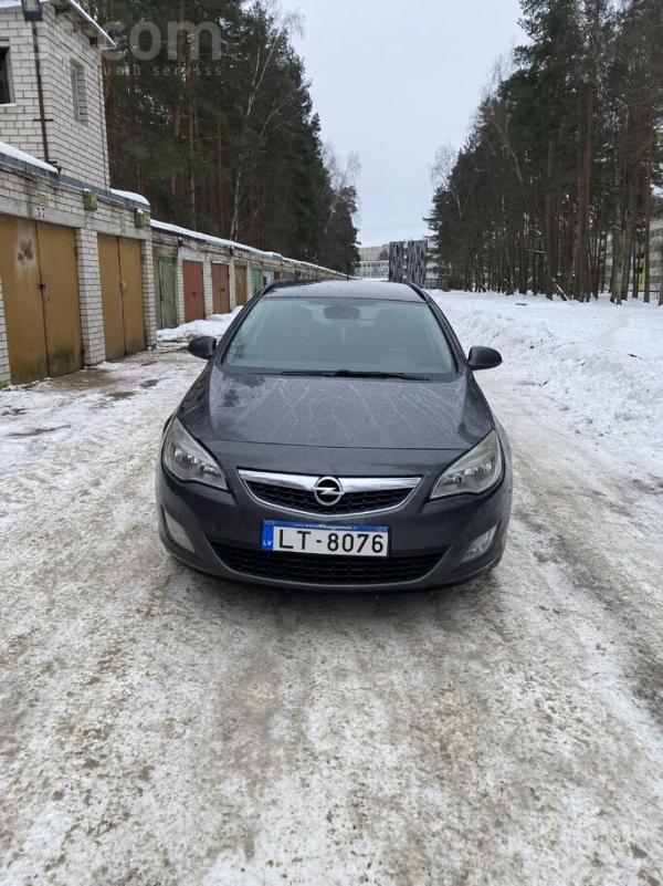 Pelēks Opel Astra 2011 Rīga, ar dzinēja tilpumu 1.70 L un nobraukumu 348 tūkst. km par 1990 €, foto 1 vietnē AUTOMOTO.COM.LV