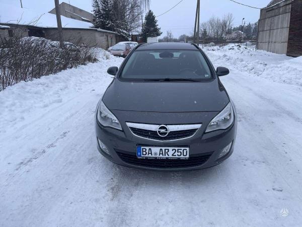 Grey Opel Astra 2011 in Kupiskis, with an engine capacity of 1.36 L and mileage of 140 thousand km for 2650 €, photo 1 on AUTOMOTO.COM.LV