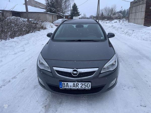 Grey Opel Astra 2011 in Kupiskis, with an engine capacity of 1.36 L and mileage of 140 thousand km for 2650 €, photo 3 on AUTOMOTO.COM.LV
