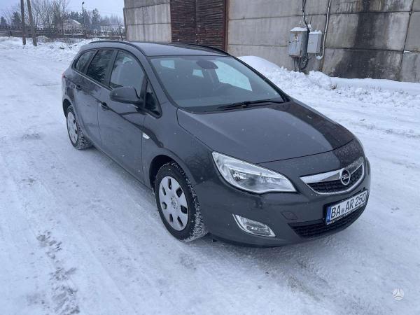 Grey Opel Astra 2011 in Kupiskis, with an engine capacity of 1.36 L and mileage of 140 thousand km for 2650 €, photo 4 on AUTOMOTO.COM.LV
