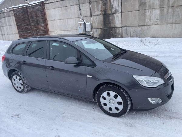 Grey Opel Astra 2011 in Kupiskis, with an engine capacity of 1.36 L and mileage of 140 thousand km for 2650 €, photo 5 on AUTOMOTO.COM.LV