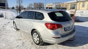 Grey Opel Astra 2011 in Vilnius, with an engine capacity of 1.69 L and mileage of 327 thousand km for 2500 €, photo 7 on AUTOMOTO.COM.LV
