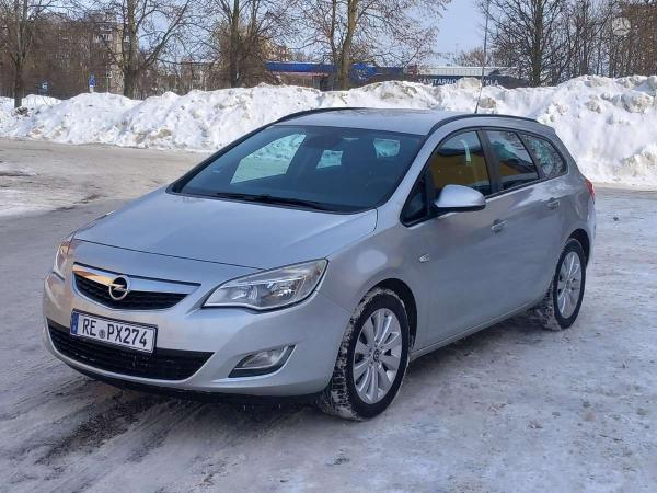 Grey Opel Astra 2011 in Kedainiai, with an engine capacity of 1.69 L and mileage of 264 thousand km for 3400 €, photo 1 on AUTOMOTO.COM.LV