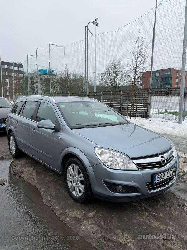 Grey Opel Astra 2011 in Tallinn, with an engine capacity of 1.60 L and mileage of 203 thousand km for 1999 €, photo 1 on AUTOMOTO.COM.LV