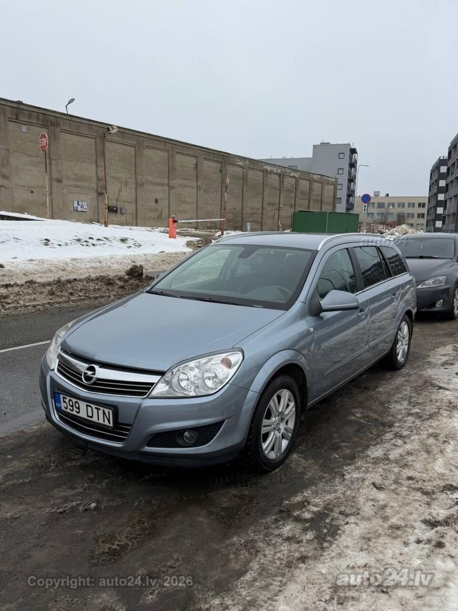 Grey Opel Astra 2011 in Tallinn, with an engine capacity of 1.60 L and mileage of 203 thousand km for 1999 €, photo 3 on AUTOMOTO.COM.LV