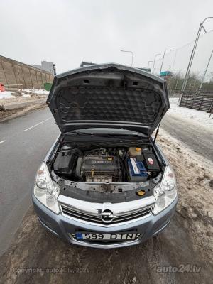 Grey Opel Astra 2011 in Tallinn, with an engine capacity of 1.60 L and mileage of 203 thousand km for 1999 €, photo 8 on AUTOMOTO.COM.LV