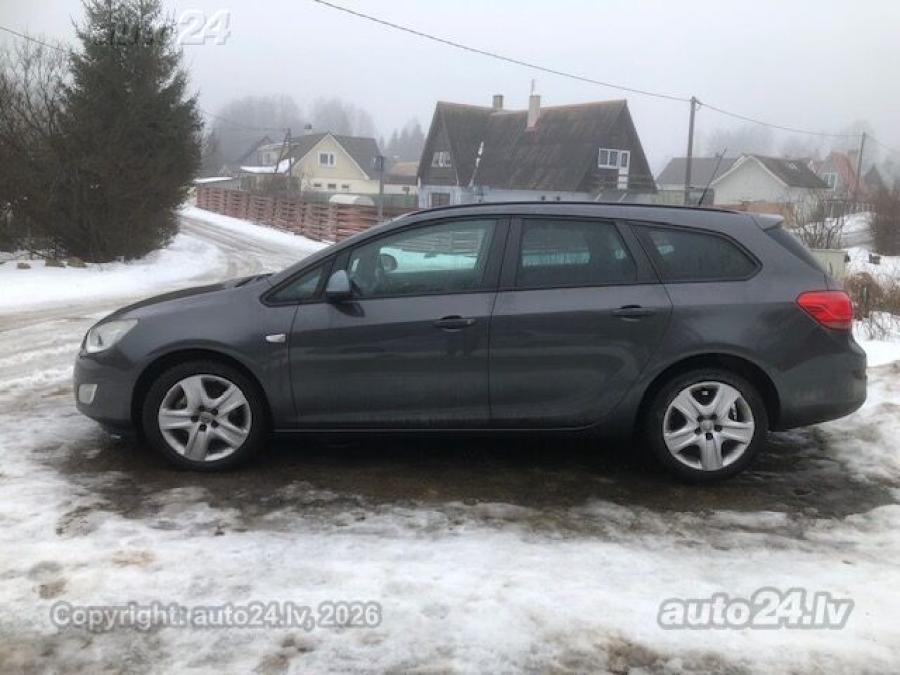 Grey Opel Astra 2011 in Tallinn, with an engine capacity of 1.70 L and mileage of 247 thousand km for 4000 €, photo 5 on AUTOMOTO.COM.LV