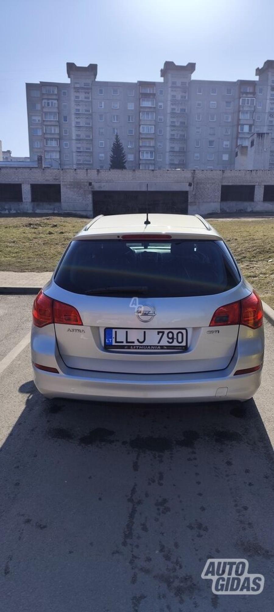 Grey Opel Astra 2011 in Kaunas, with an engine capacity of 1.70 L and mileage of 290 thousand km for 2700 €, photo 6 on AUTOMOTO.COM.LV